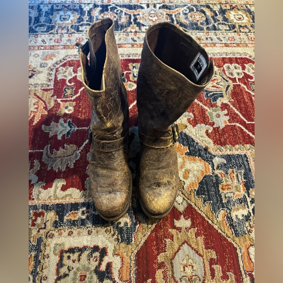 Frye | Shoes | Frye Veronica Short Engineer Combat Boots Distressed ...